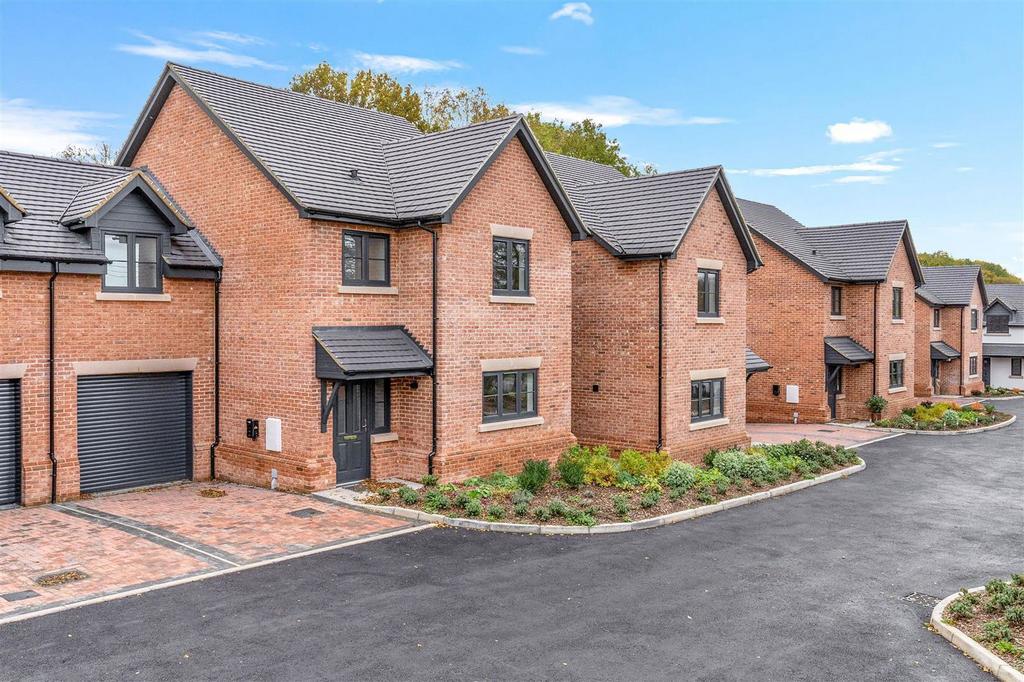 The Street, Bishop's Stortford CM22 4 bed link detached house - £650,000