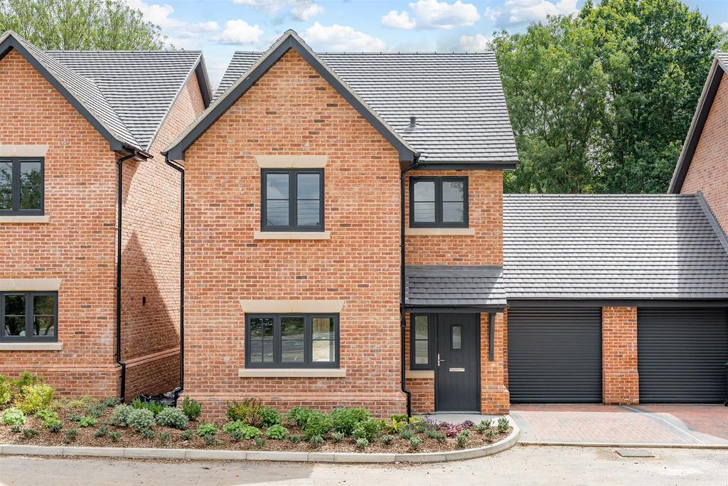 The Street, Bishop's Stortford CM22 3 bed link detached house - £575,000