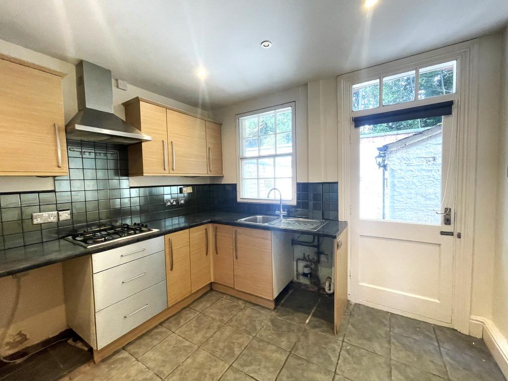 Barrack Square, Grantham, NG31 2 bed terraced house - £135,000