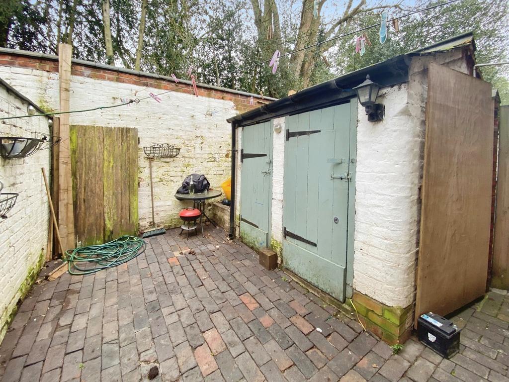 Barrack Square, Grantham, NG31 2 bed terraced house - £135,000