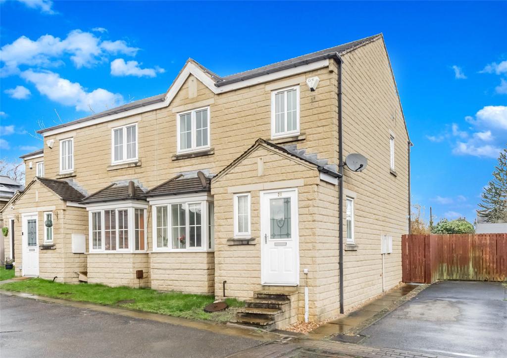 Cuniver Court, Hightown, Liversedge... 3 bed terraced house - £220,000