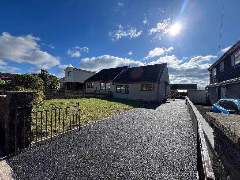 Maes Y Bryn Tonyrefail - Tonyrefail 2 bed semi-detached bungalow - £199,950