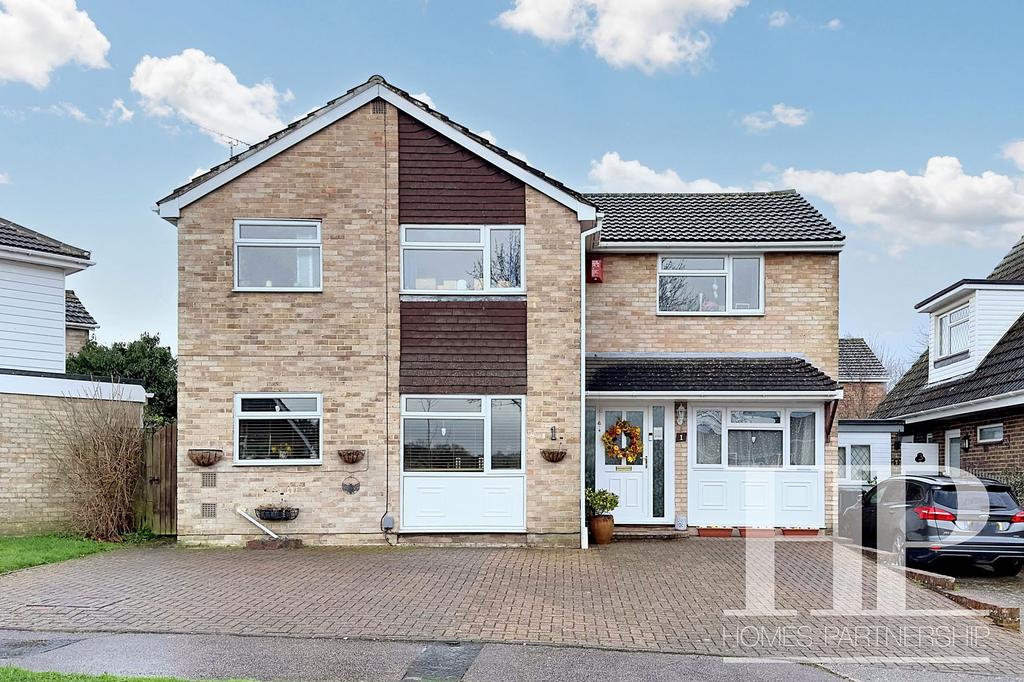 Somerville Drive, Crawley RH10 4 bed detached house - £540,000
