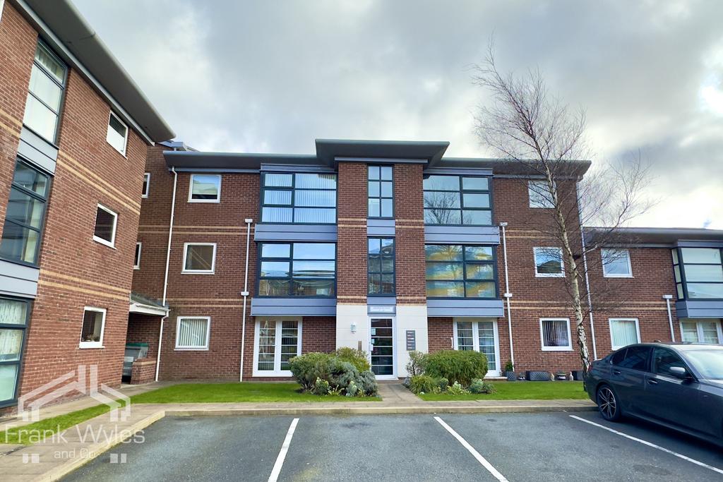 Harrison View, Lytham St. Annes 2 bed apartment - £165,000