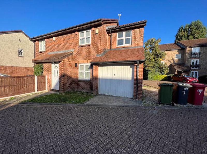 Adelaide Close, Slough 4 bed semi-detached house - £2,000 pcm (£462 pw)