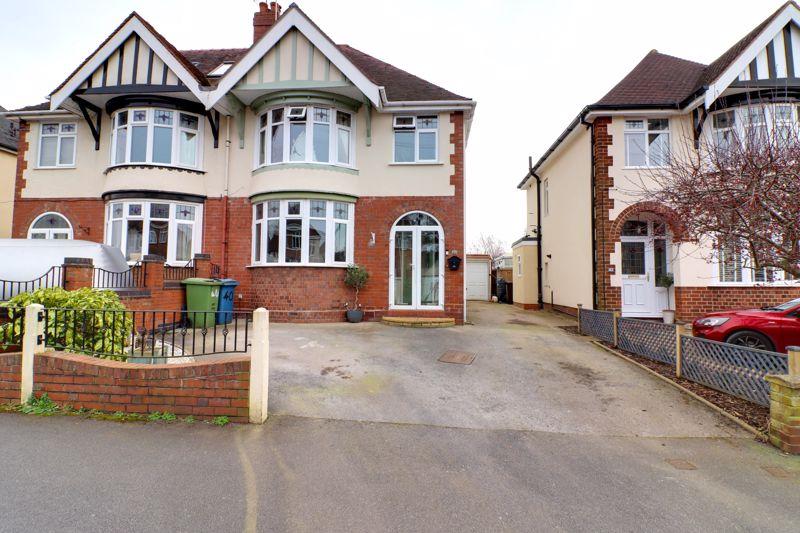Highfield Grove, Stafford ST17 3 bed semi-detached house - £300,000