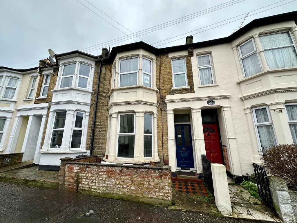 St Leonards Road, Southend on Sea, Essex, SS1 2HG 2 bed flat to rent ...