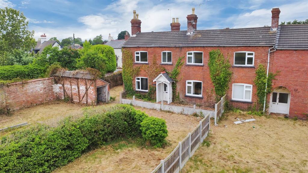 Tetchill Farmhouse 4 bed end of terrace house - £195,000