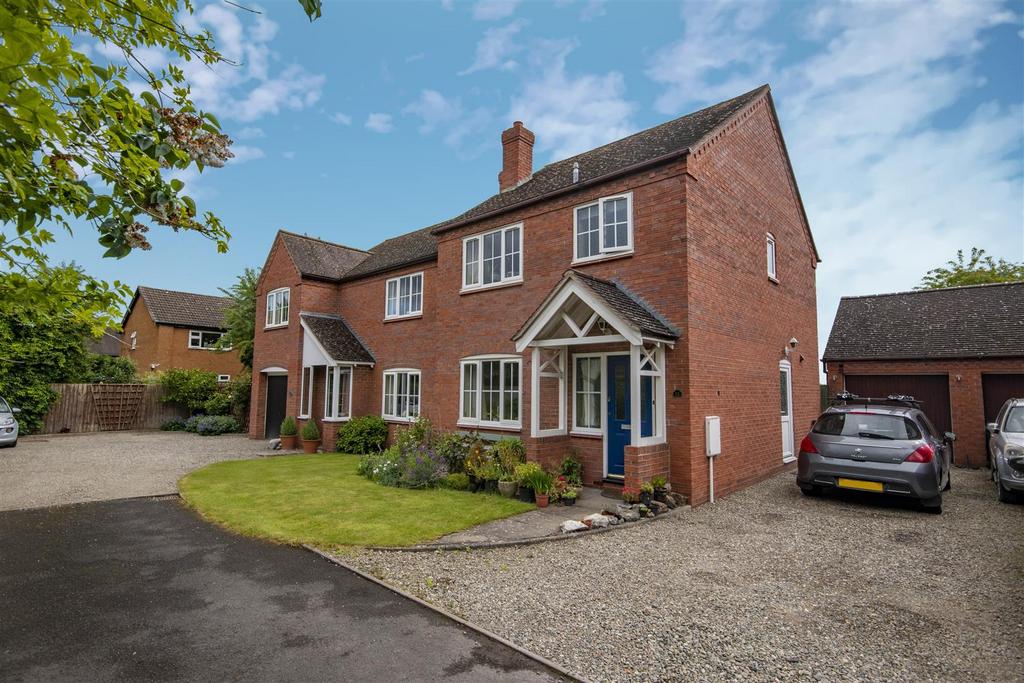 St. Eatas Lane, Atcham, Shrewsbury 3 bed detached house for sale - £310,000