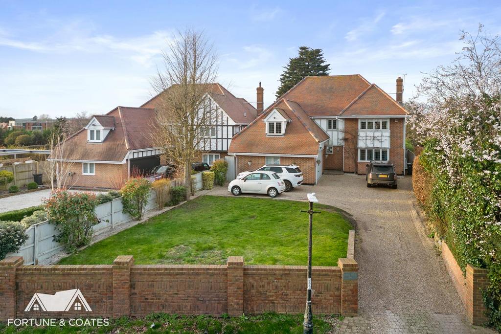 Sheering Road, Harlow 6 bed detached house - £1,100,000