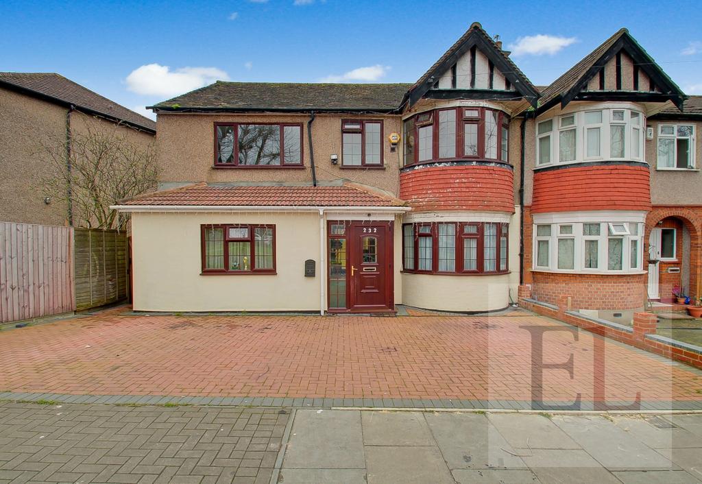 Kings Road, Harrow HA2 5 bed end of terrace house - £3,000 pcm (£692 pw)