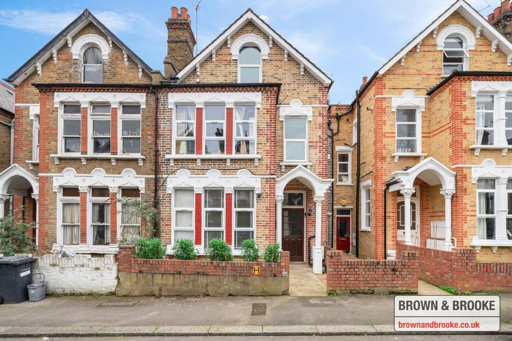 London, Greater London SE13 2 bed flat - £1,600 pcm (£369 pw)