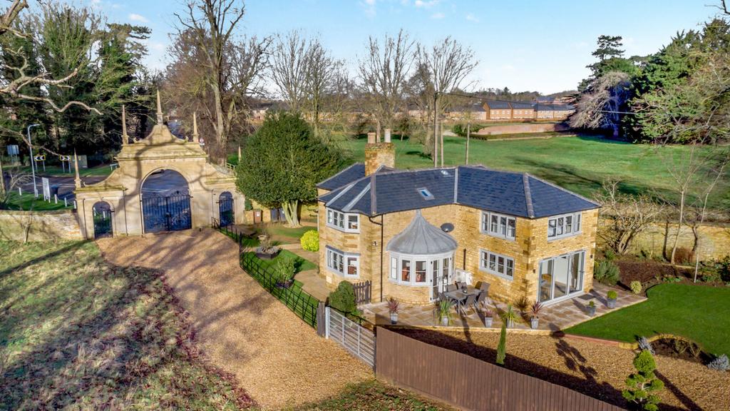 Sywell Road Overstone... 4 bed detached house - £825,000