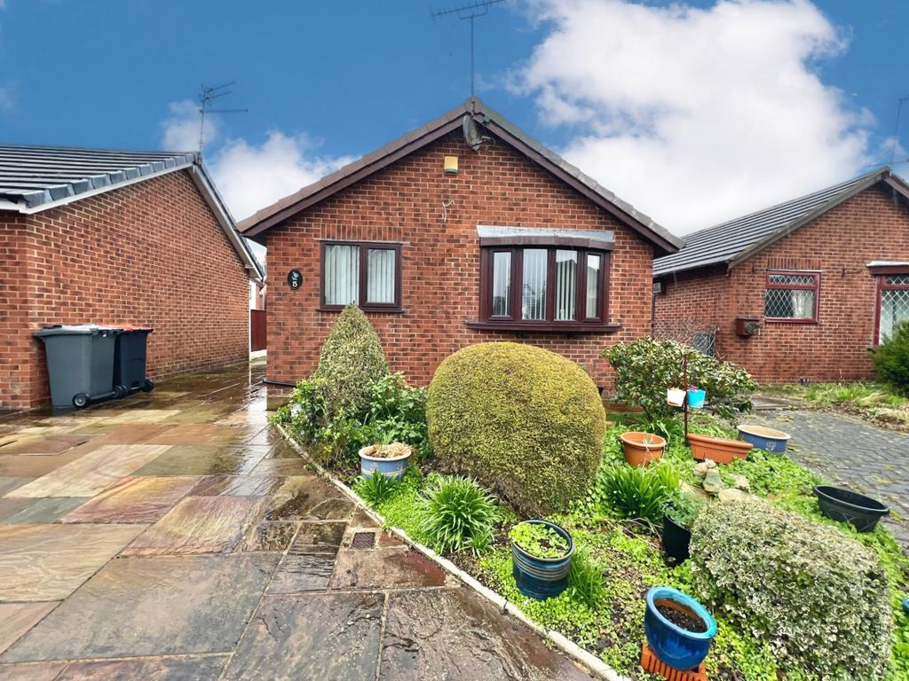 Mayfair Gardens, Thornton FY5 2 bed bungalow - £175,000