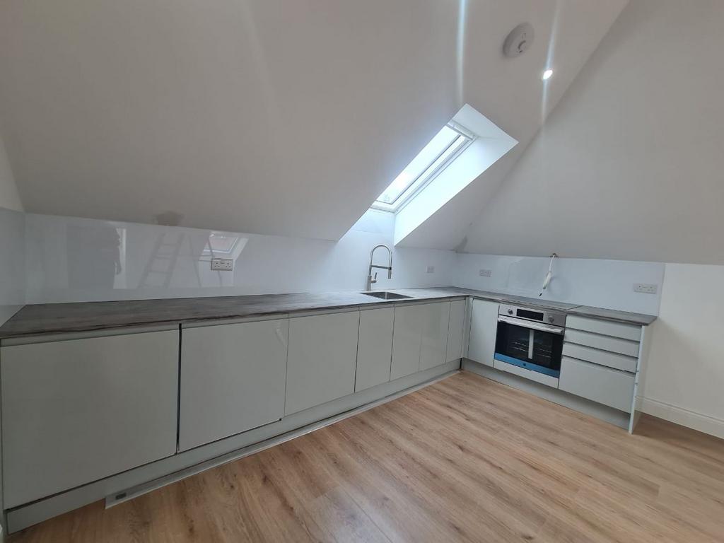 London SW16 1 bed flat - £1,450 pcm (£335 pw)