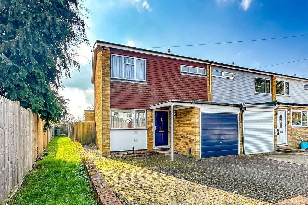 Pinewood Close, St. Albans... 3 bed end of terrace house - £560,000