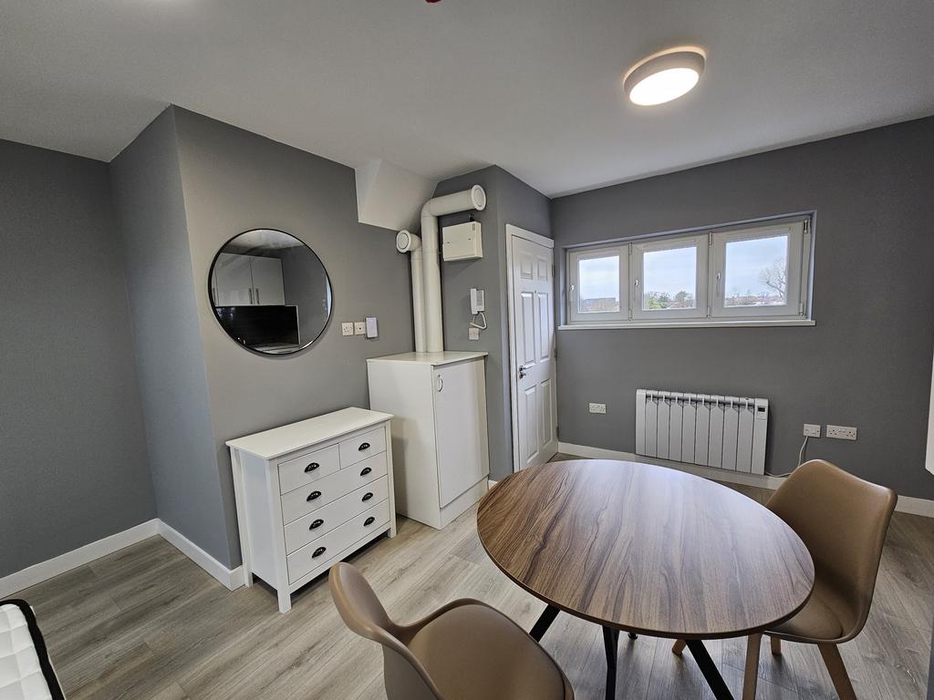 South Street Room 5 Enfield EN3 4JZ 1 bed in a house share - £1,050 pcm ...