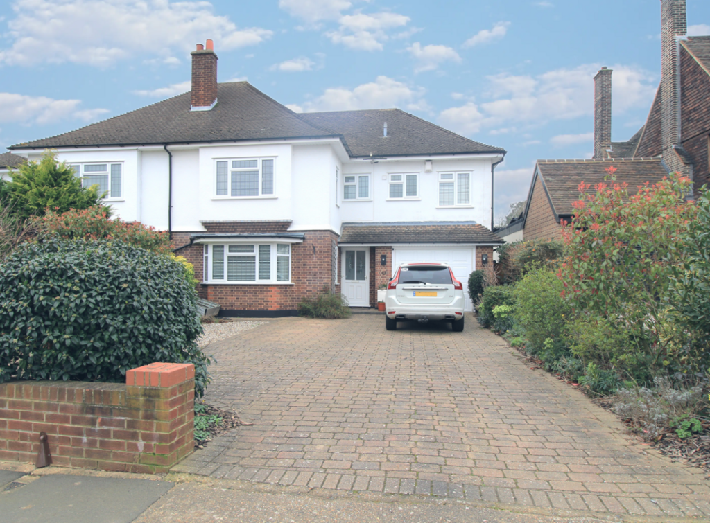 Holden Way, Upminster RM14 4 bed semi-detached house for sale - £1,150,000