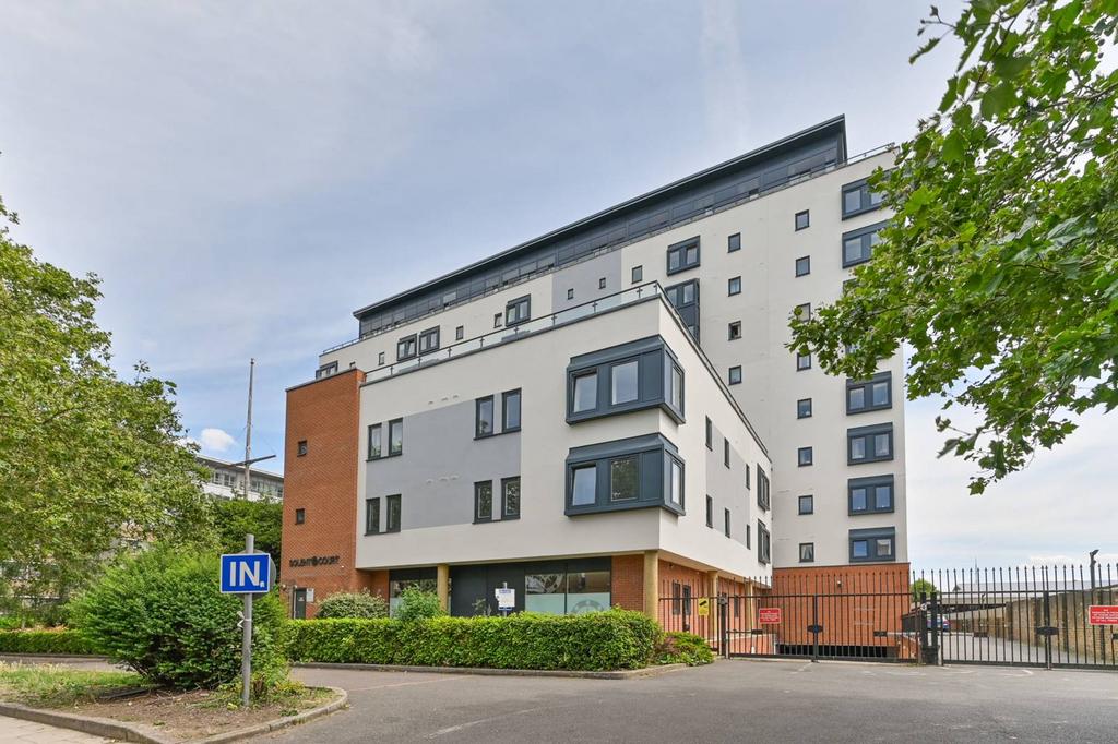 Solent Court, Norbury, London, SW16 1 bed flat for sale - £235,000