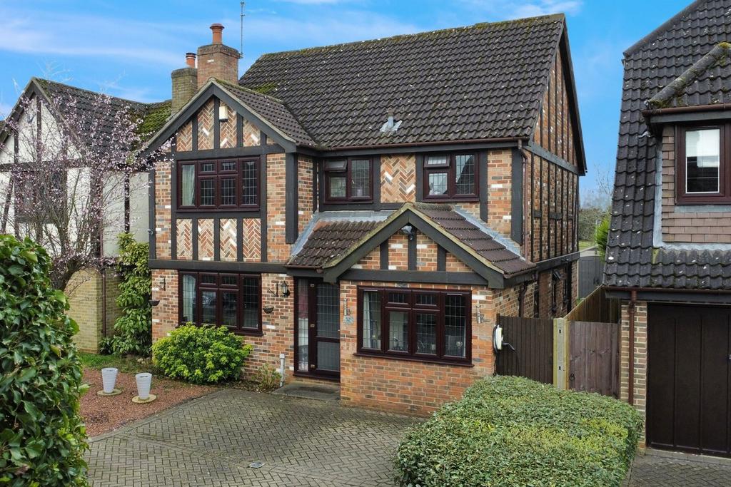 Munnings Drive, SANDHURST GU47 4 bed detached house - £575,000