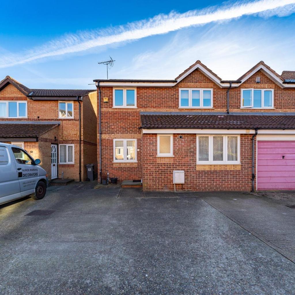 Burket Close, Southall UB2 5 bed semi-detached house for sale - £649,950
