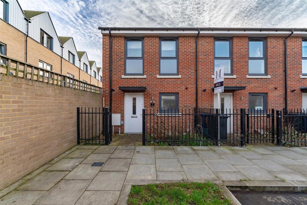 Potters Road, Southall UB2 2 bed terraced house - £450,000