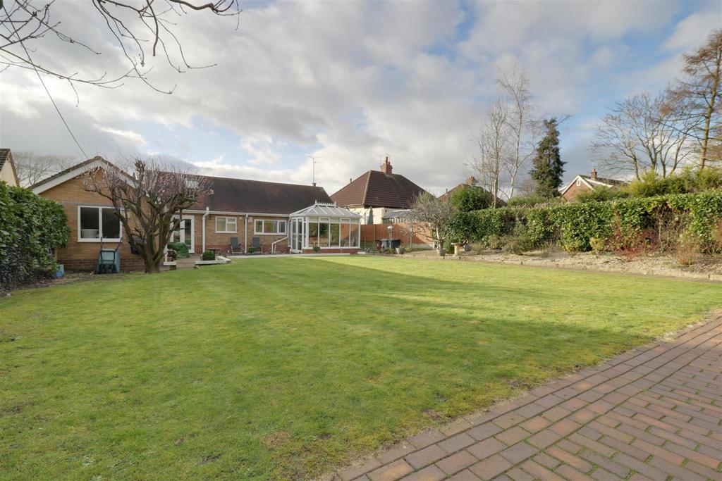 Well Lane, Alsager 3 bed detached bungalow for sale - £345,000