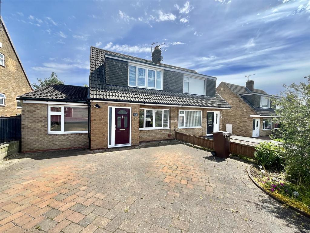 Flats Lane, Barwick In Elmet, Leeds 3 bed semi-detached house - £310,000