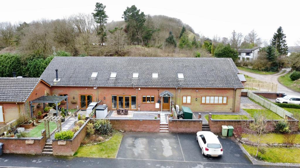 Ruthin Road, Bwlchgwyn, Wrexham 4 bed mews - £320,000