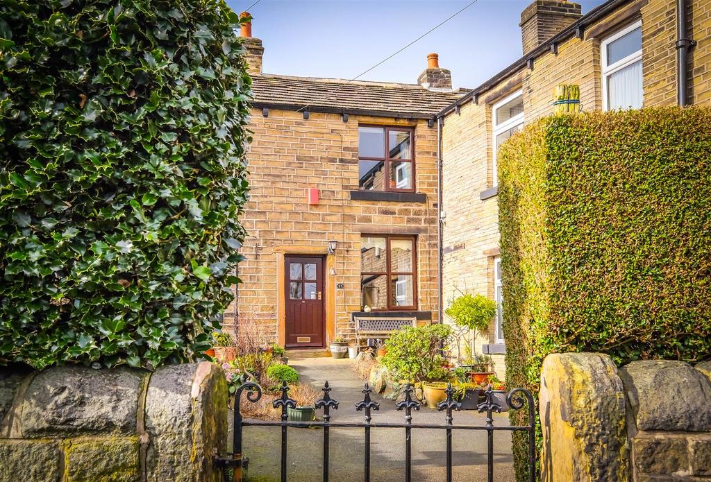 Burn Road, Huddersfield, HD3 2 bed terraced house - £140,000