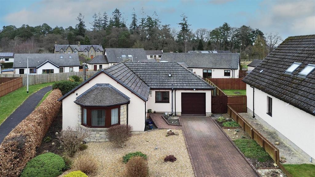 Kinclaven Gardens, Murthly, Perth 3 bed detached bungalow - £268,000