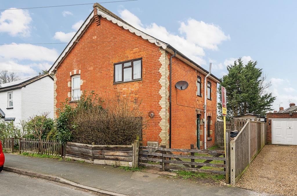 Moorlands Road Camberley Surrey Gu15 2 Bed Semi Detached House For