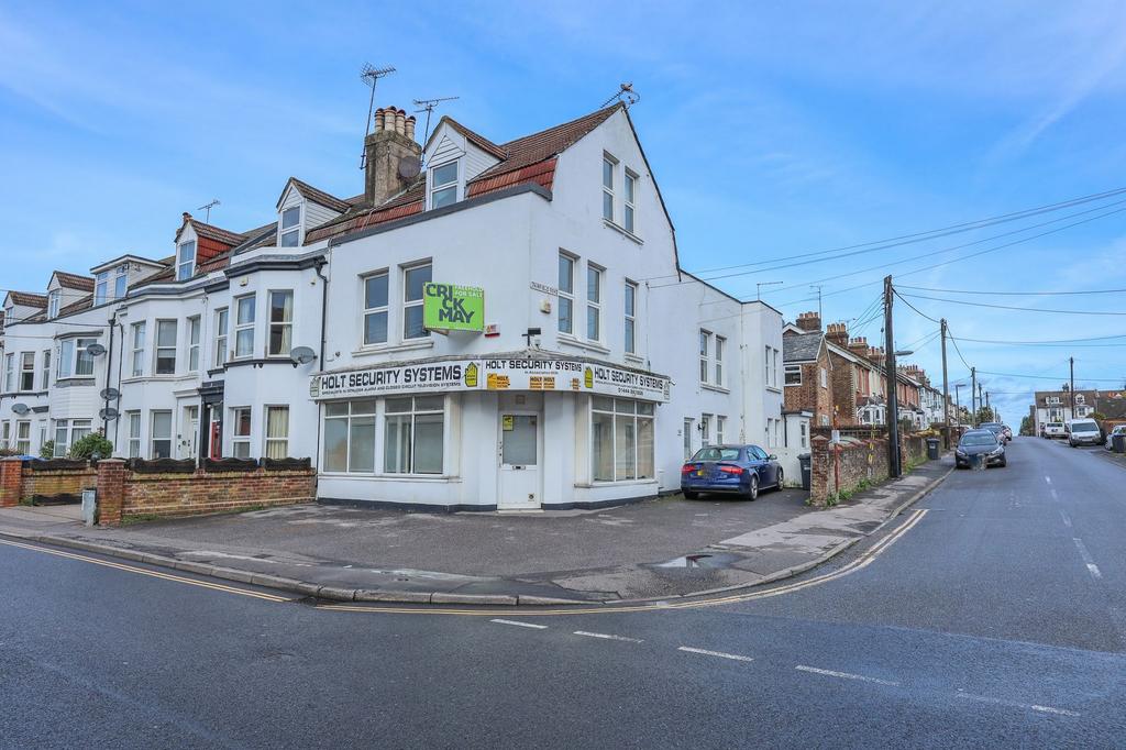 Royal George Road, Burgess Hill, RH15 4 bed apartment - £395,000