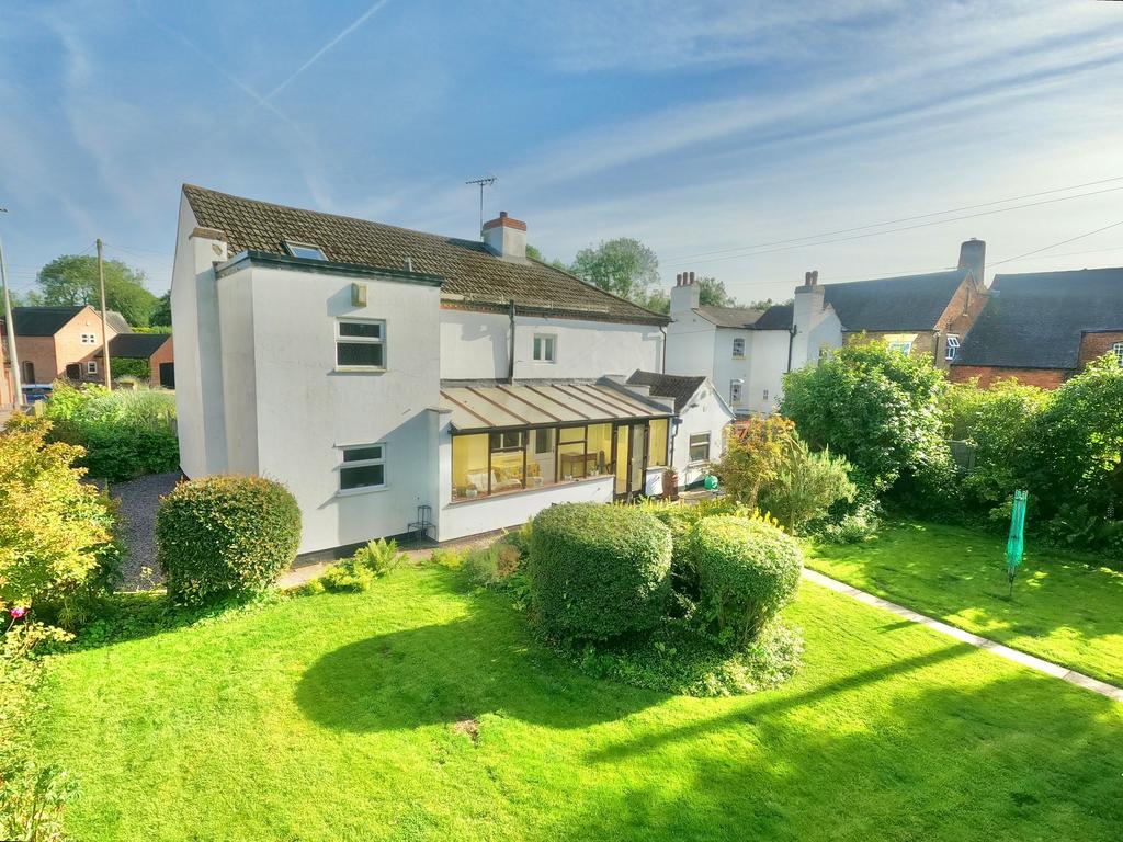 Newport Road, Gnosall, ST20 5 bed detached house - £390,000
