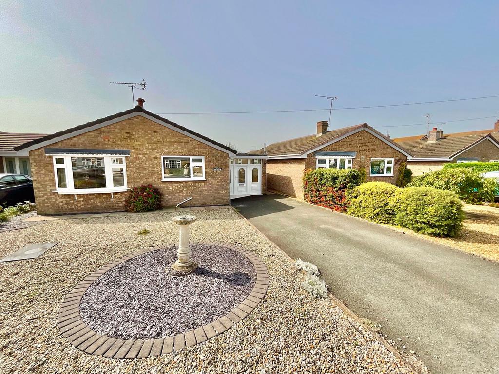 Lilac Close, Great Bridgeford, ST18 3 bed detached bungalow - £295,000