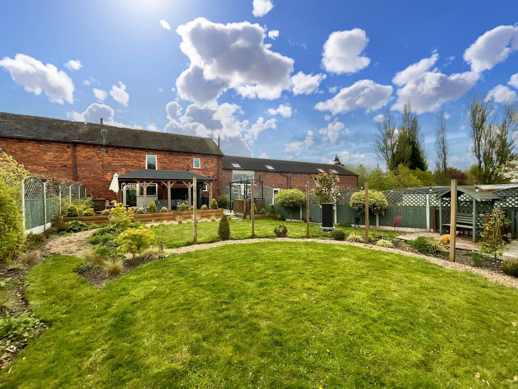 Bradeley Hall Road, Haslington, CW1 3 bed barn conversion - £380,000