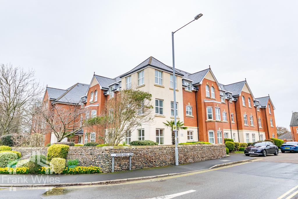 Woodlands View, Ansdell 2 bed apartment - £165,000