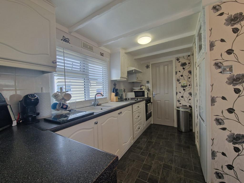R104 Creek Road, Canvey Island, SS8 2 bed park home - £150,000