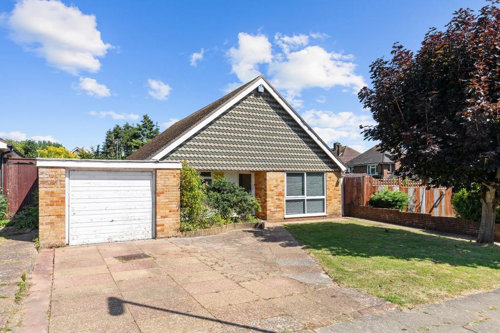 Shoreham-By-Sea, West Sussex, BN43 2 bed detached bungalow - £475,000