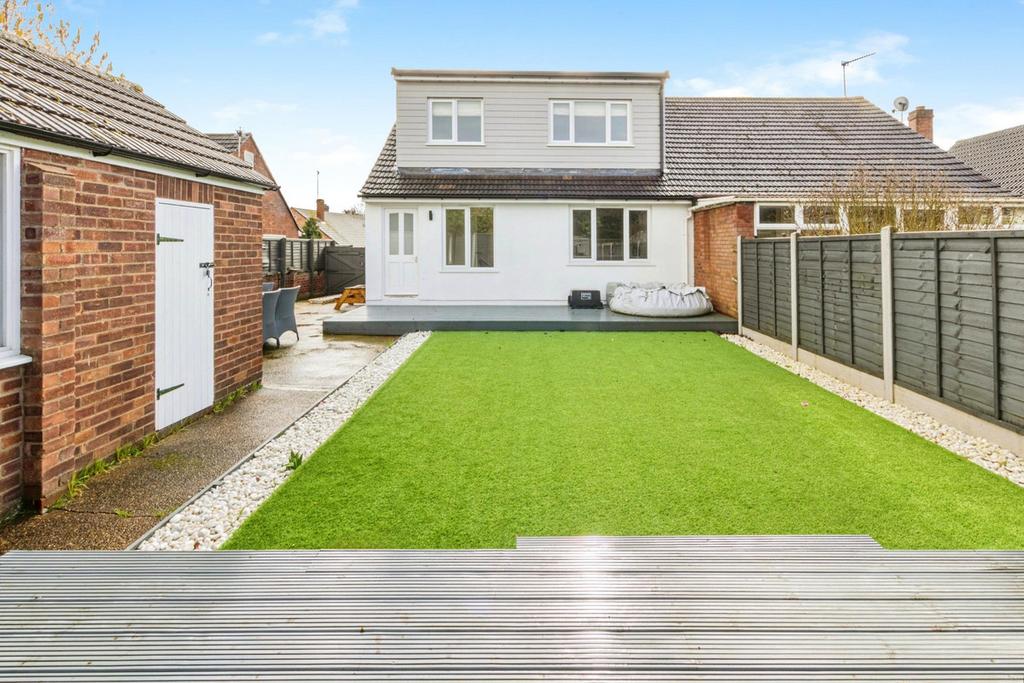 Cottage Drive, Colchester, CO2 4 bed semi-detached house for sale - £ ...