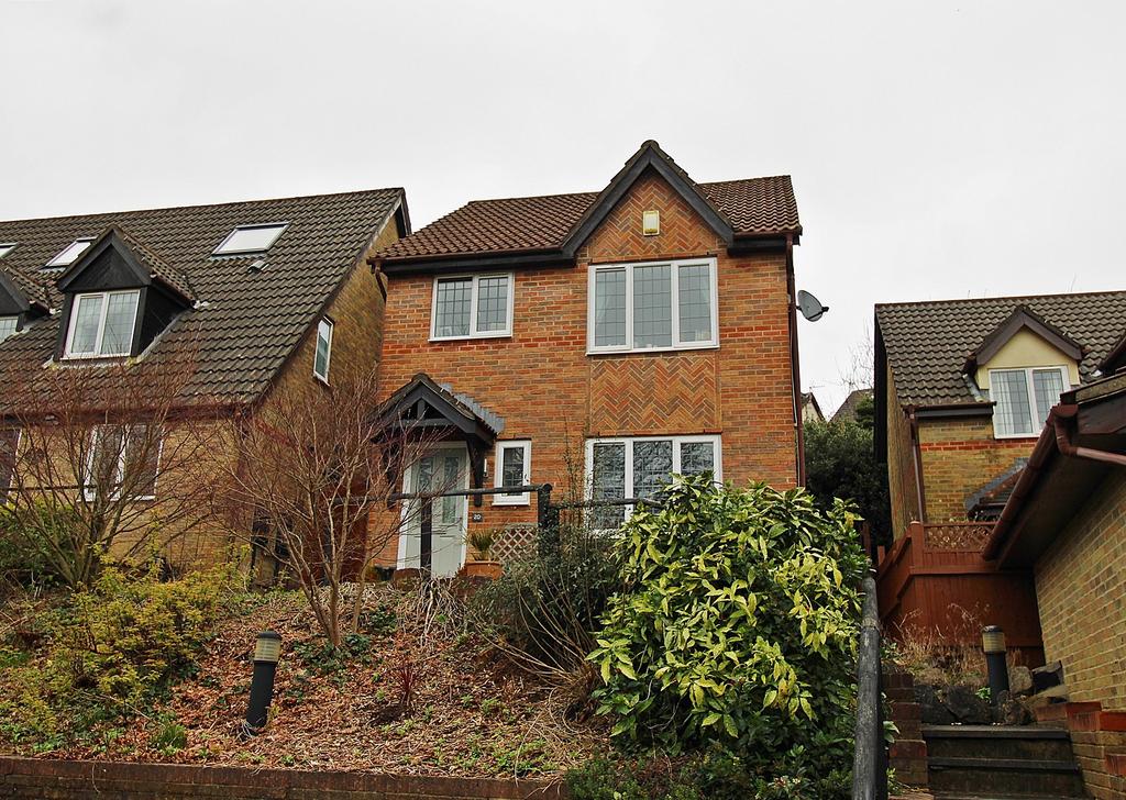 Miskin, Pontyclun CF72 3 bed detached house - £325,000