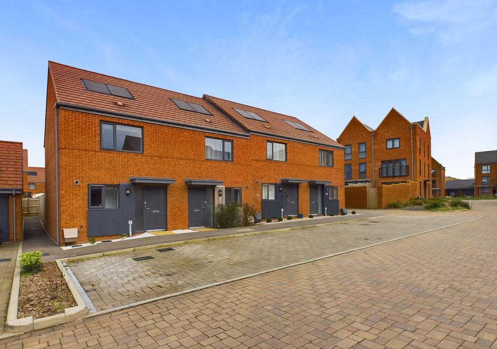 Eric Tubb Road, Bordon, Hampshire, GU35 2 bed end of terrace house for ...