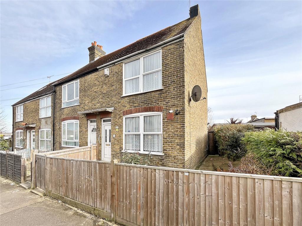 Toronto Road, Gillingham, Kent, ME7 2 bed end of terrace house - £200,000