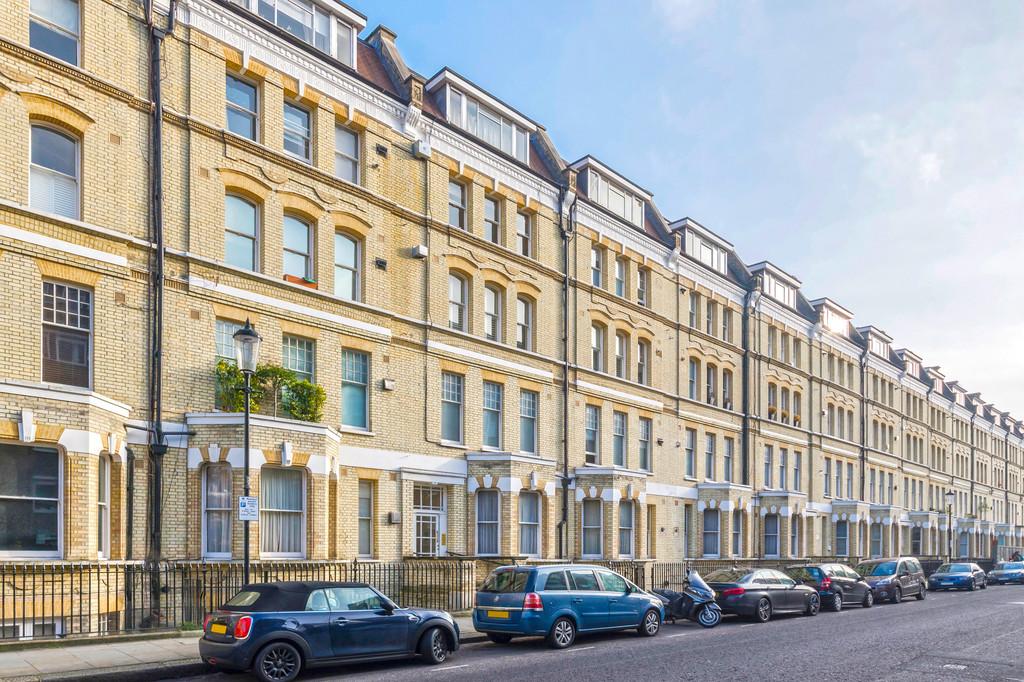 Elm Park Gardens, Chelsea SW10 2 bed apartment - £3,445 pcm (£795 pw)