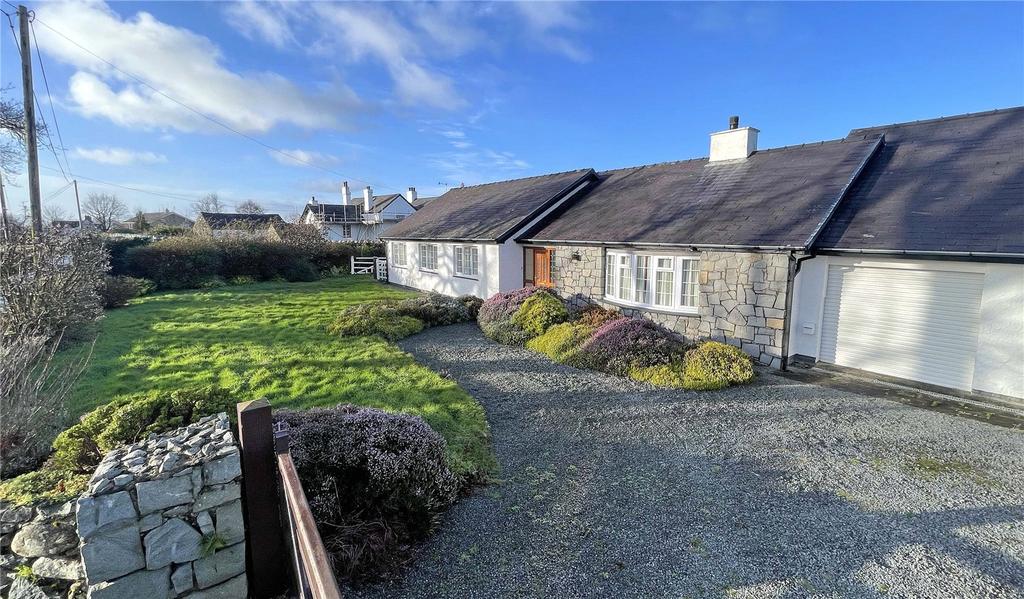 Caeathro, Caernarfon, Gwynedd, LL55 4 bed detached house - £479,950