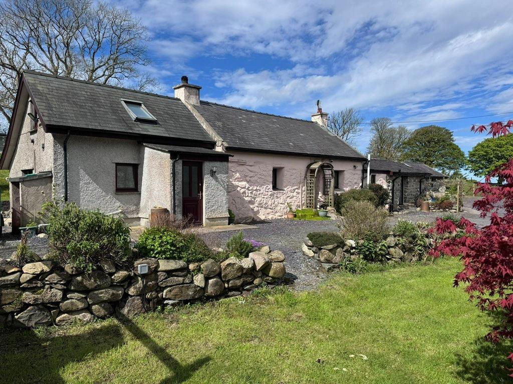 Clynnogfawr, Caernarfon, Gwynedd, LL54 4 bed detached house for sale ...