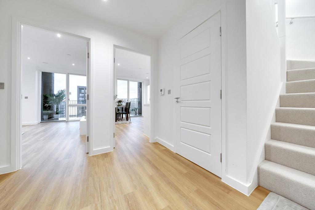 Shackleton Way, London E16 1 bed hotel room - £1,000 pcm (£231 pw)