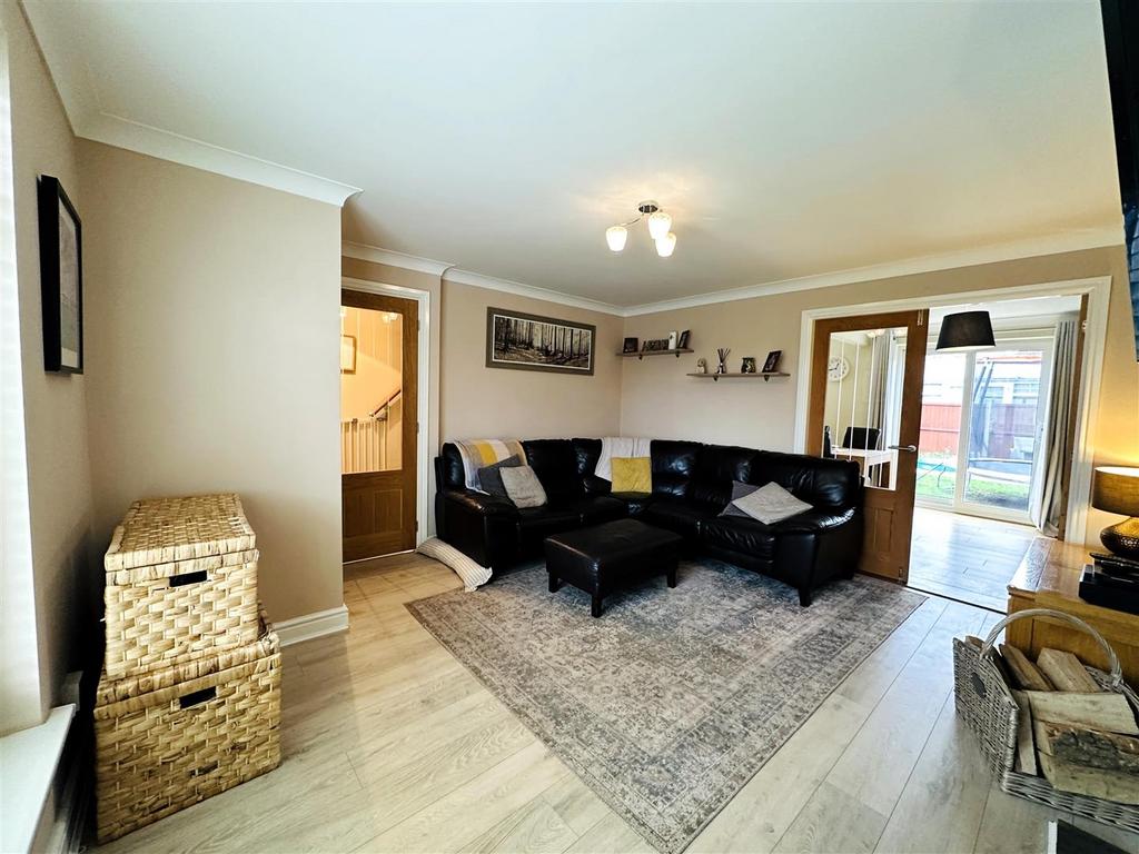 Manor Close, Hemingbrough, Selby 3 bed detached house for sale - £250,000