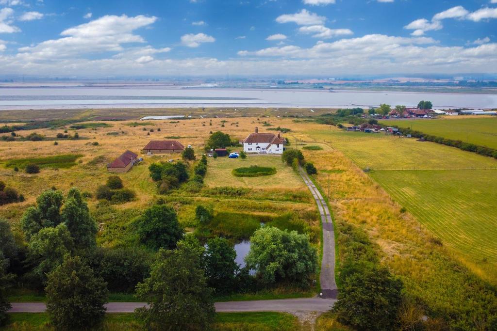 Harty Ferry Road, Sheerness 5 bed detached house - £895,000