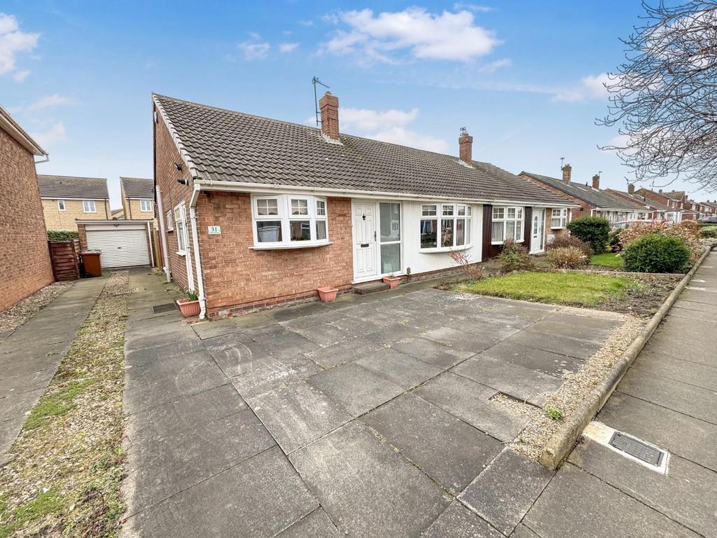 Commondale Drive, Seaton Carew... 2 bed semi-detached bungalow - £180,000